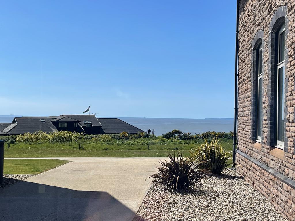 Rest Bay, Porthcawl CF36 2 bed apartment to rent - £1,500 pcm (£346 pw)