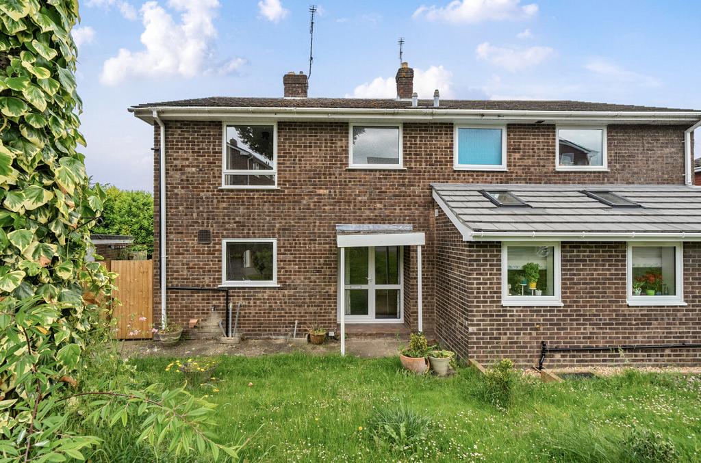 Arle Gardens, Alresford, Hampshire, SO24 3 bed semi-detached house - £ ...