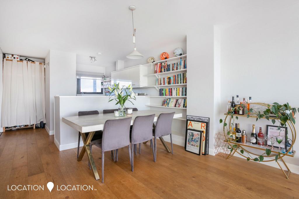 Northwold Road, Raines Court, N16 2 bed apartment - £535,000