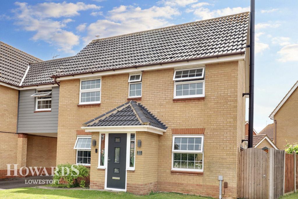 Gratton Dale, Lowestoft 3 bed link detached house - £260,000