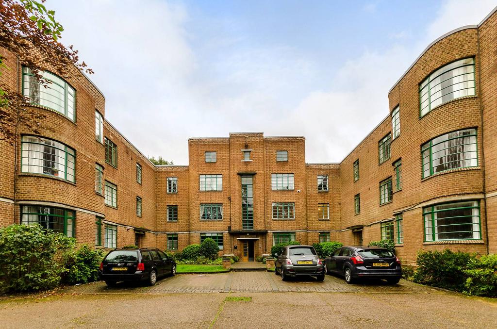 Hook Road, Surbiton, KT6 3 bed flat - £2,000 pcm (£462 pw)