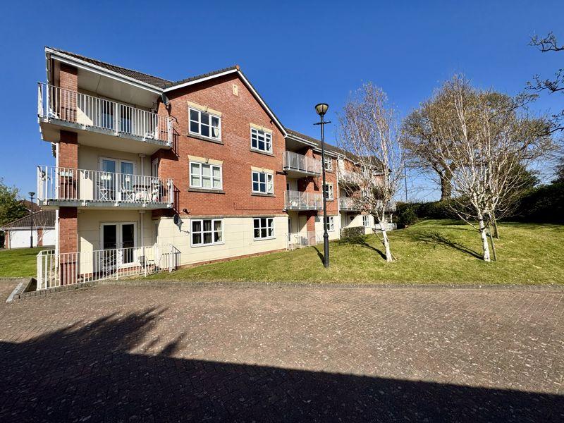 Wyndley Close, Four Oaks, Sutton... 2 bed apartment - £230,000