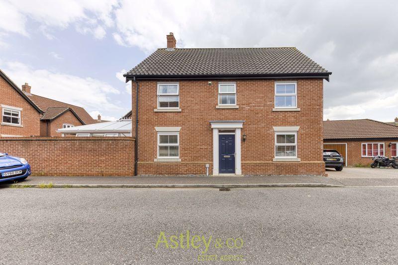 Hall Wood Road, Sprowston, Norwich 4 bed detached house - £370,000