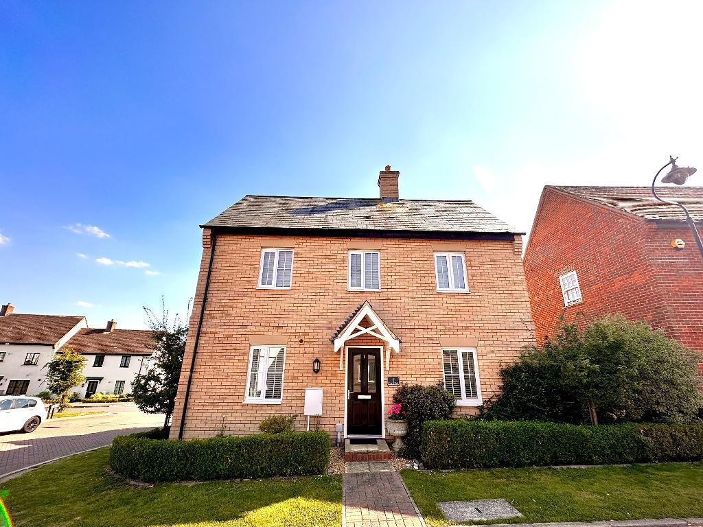 Forest Path, Silsoe, Bedfordshire... 4 bed detached house for sale - £ ...