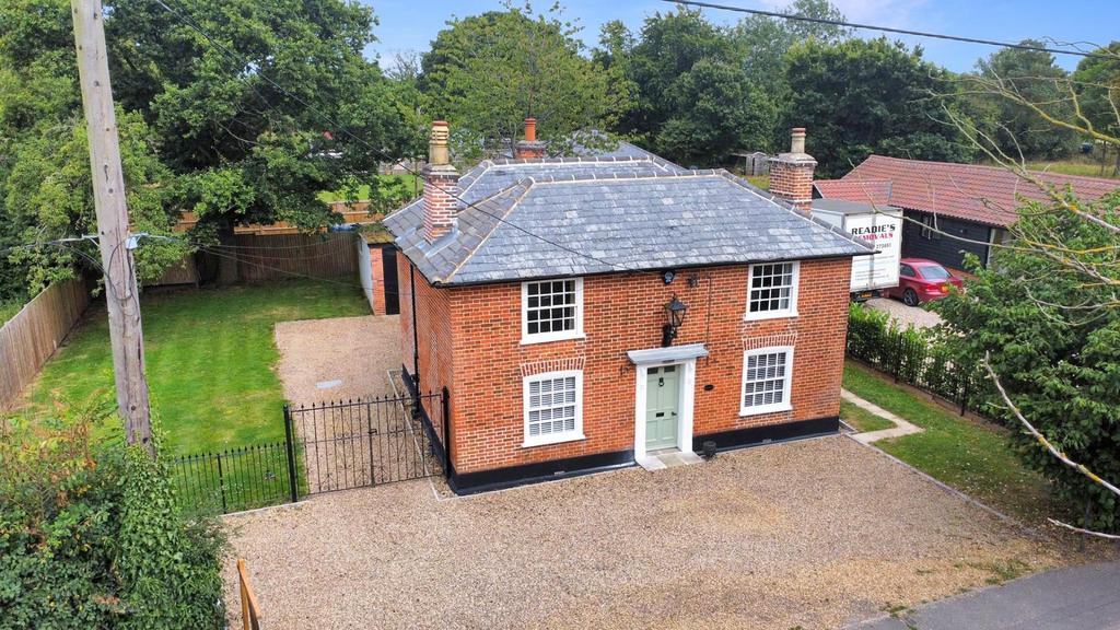 The Causeway, Great Horkesley 4 bed detached house - £1,750 pcm (£404 pw)