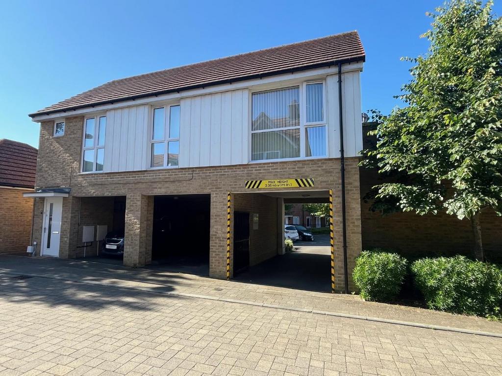 Arthur Mayberry Close, Ashford 2 bed coach house - £1,150 pcm (£265 pw)