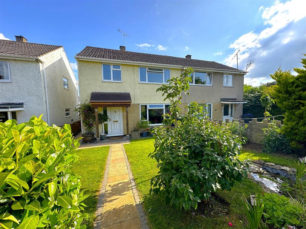 Cranwell Close, Chippenham 3 bed semi-detached house for sale - £318,000