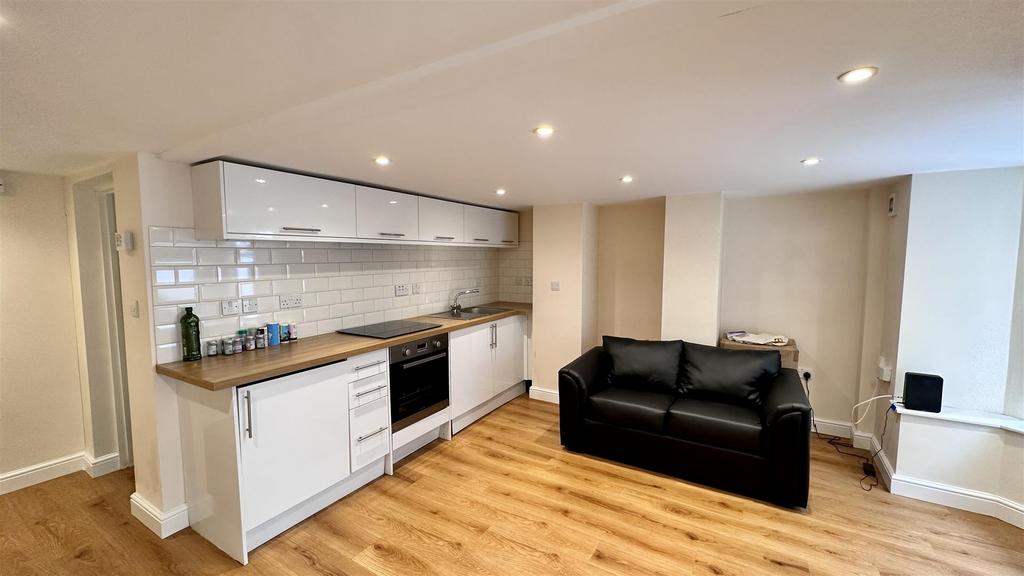 Western Road, Oxford OX1 1 bed flat - £1,395 pcm (£322 pw)