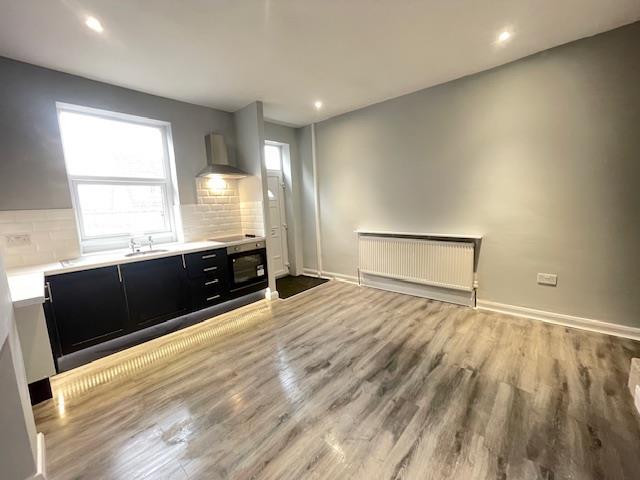 Chapel Lane, Heckmondwike WF16 2 bed house - £750 pcm (£173 pw)