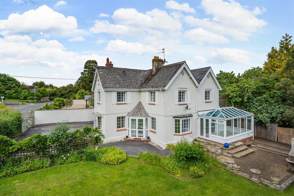 Seaton Road, Colyford, Colyton 4 bed detached house - £700,000
