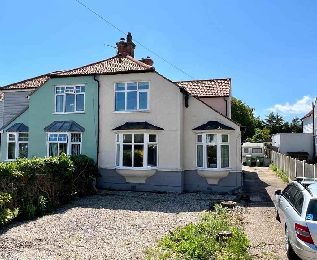 HYTHE 4 bed semi-detached house - £400,000