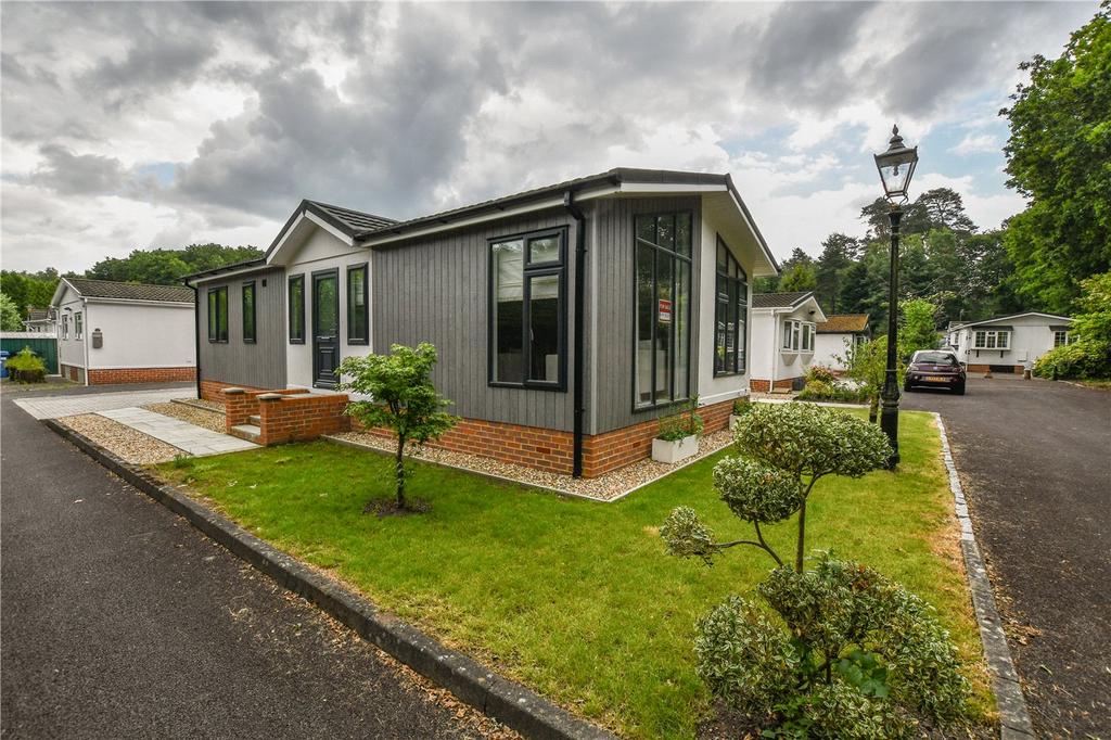 Pinewood Caravan Park, Berkshire RG40 2 bed retirement property for ...