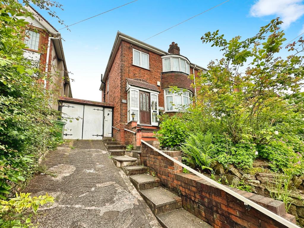 Stourbridge Road, Dudley DY1 3 bed semi-detached house for sale - £200,000