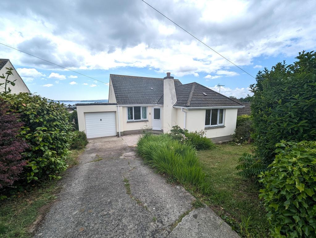 Windmill Avenue, Paignton 2 bed bungalow - £1,100 pcm (£254 pw)