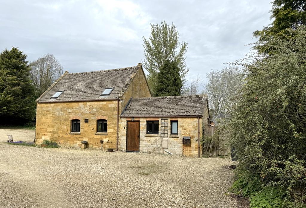Todenham 1 bed barn conversion - £1,150 pcm (£265 pw)