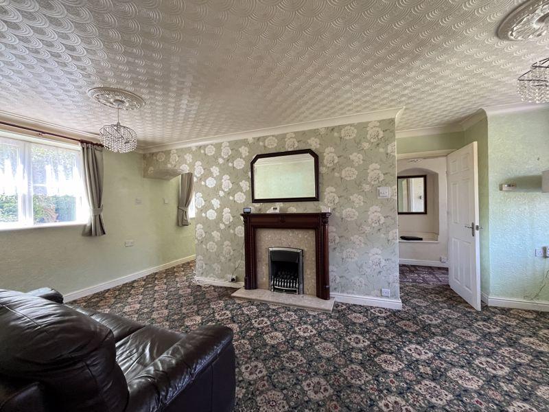 Oakdene Road, Burntwood, WS7 4SA 3 bed semi-detached house - £199,950