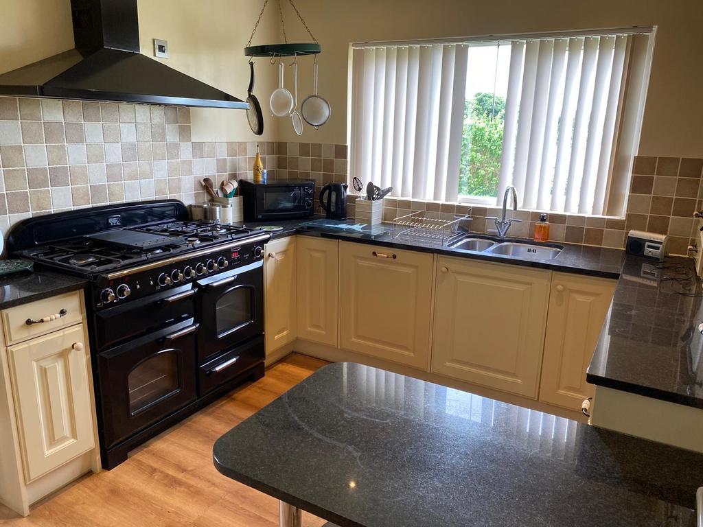 The Dell, Huddersfield, West... 4 bed detached house - £385,000