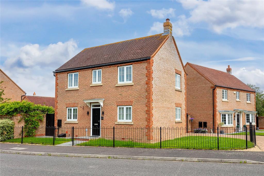 Longmeadow Drive, Wilstead... 3 bed detached house - £450,000