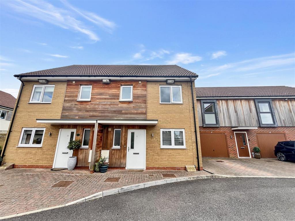 Hoopers Walk, Longwell Green, Bristol 3 bed semi-detached house - £350,000