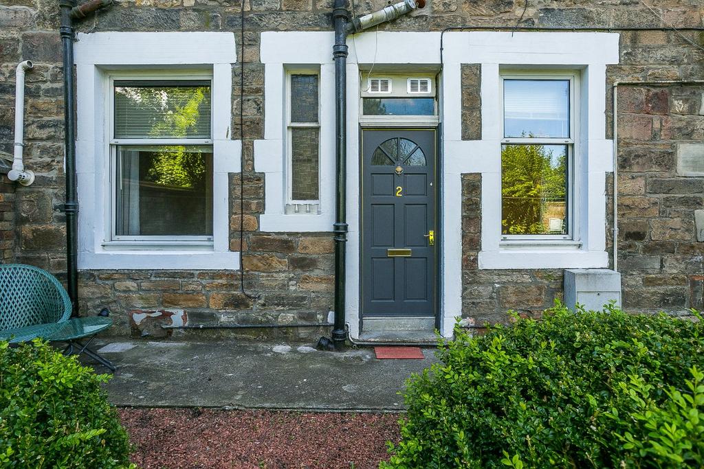 Albion Place, Easter Road, Edinburgh... 1 bed ground floor flat - £150,000