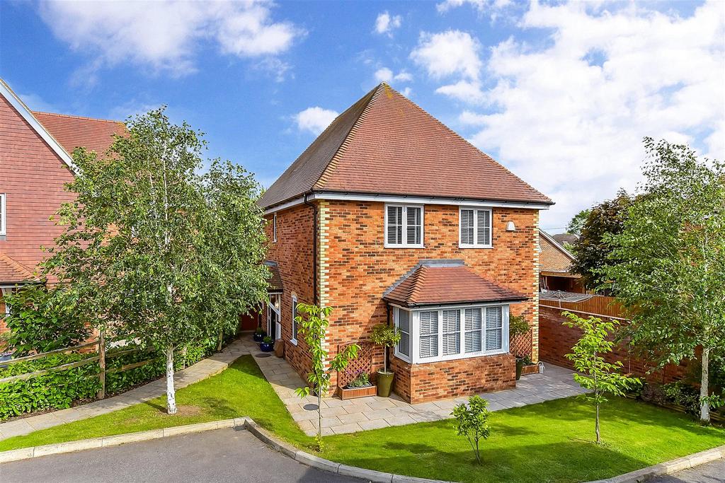 Tyland Mews, Sandling, Maidstone, Kent 4 bed detached house for sale ...