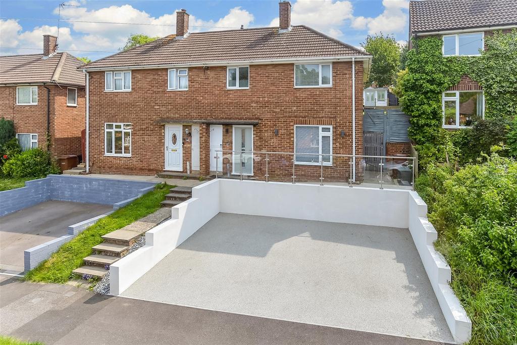 The Tideway, Rochester, Kent 2 bed semi-detached house - £300,000