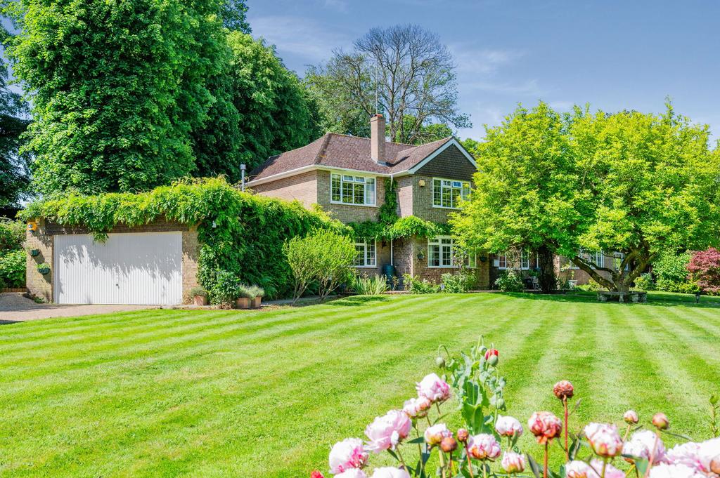 Rockfield Road, Oxted RH8 5 bed detached house - £1,750,000