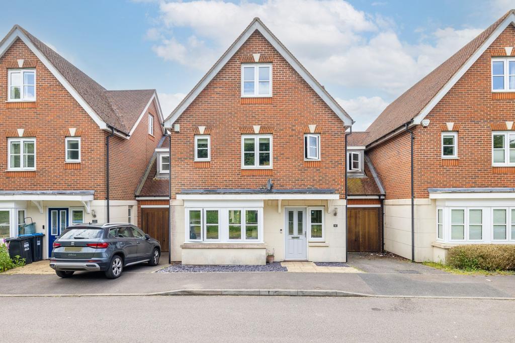 Fenemore Road, Kenley, CR8 5 bed link detached house for sale - £735,000