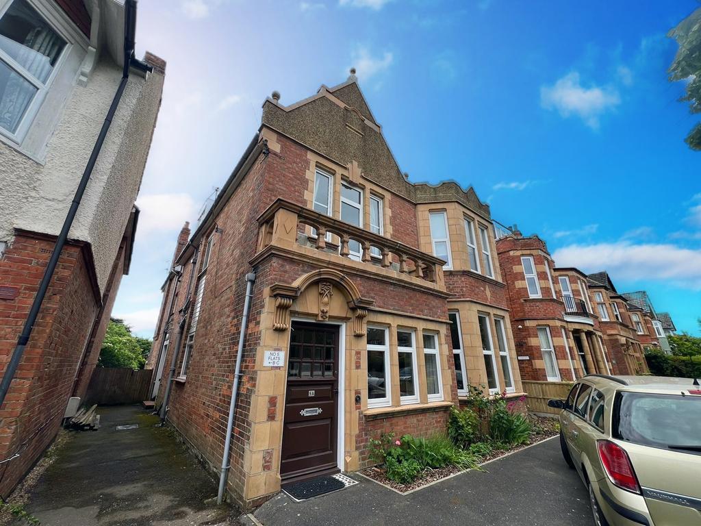 Turketel Road, Folkestone, CT20 2 bed flat - £1,000 pcm (£231 pw)