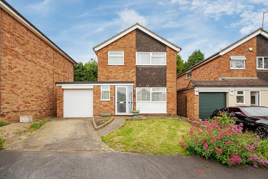 Ash Vale, Maple Cross, Rickmansworth 3 bed detached house - £565,000