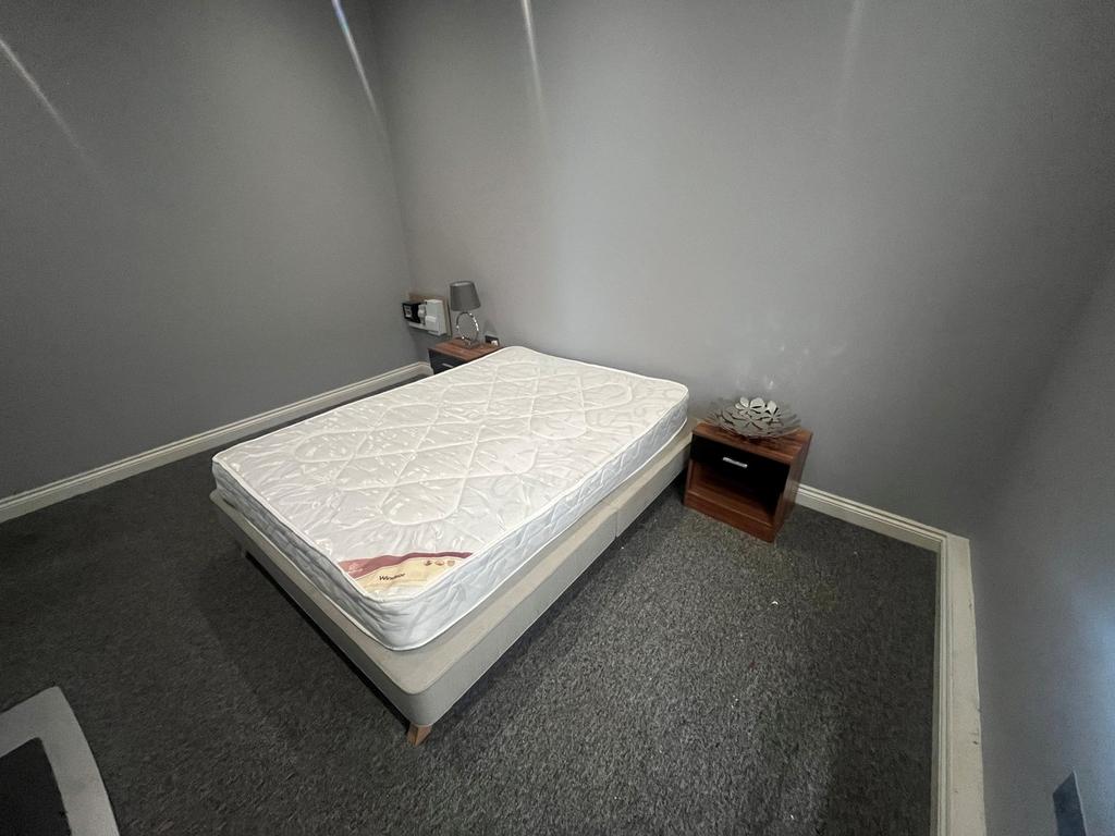 11 Westby Road, Bournemouth, BH5 Studio - £550 pcm (£127 pw)