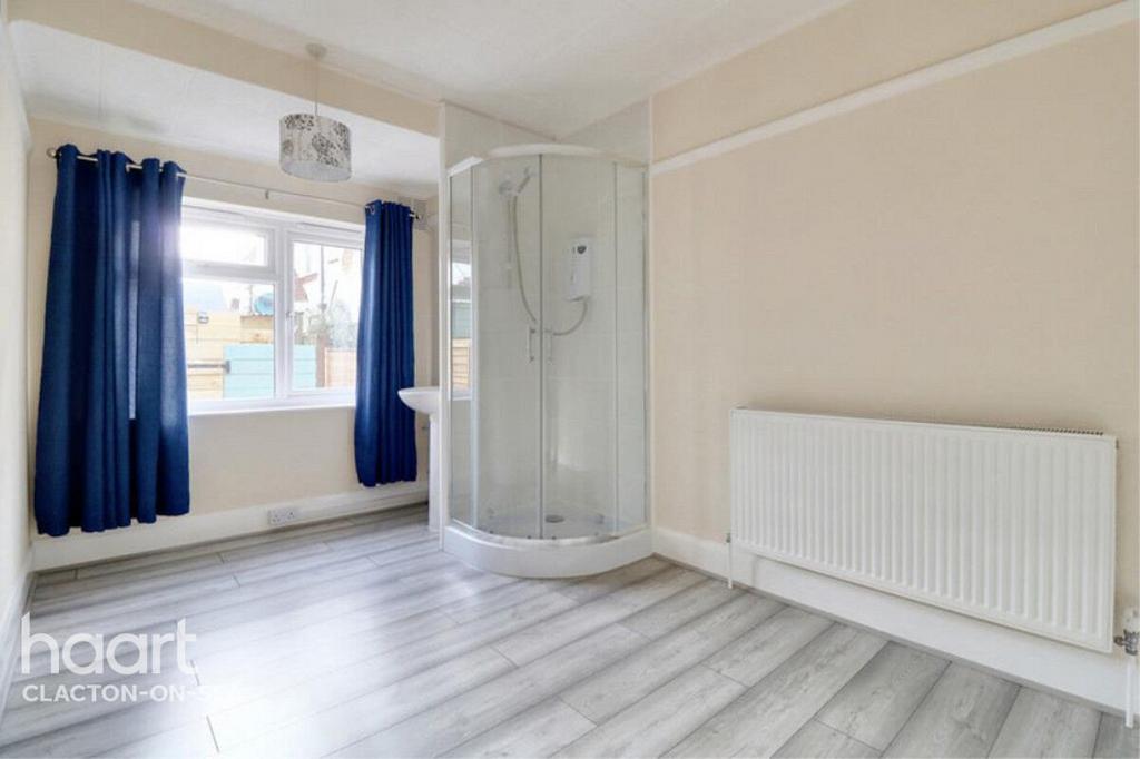 Branston Court, Clacton-on-Sea 1 bed flat - £775 pcm (£179 pw)