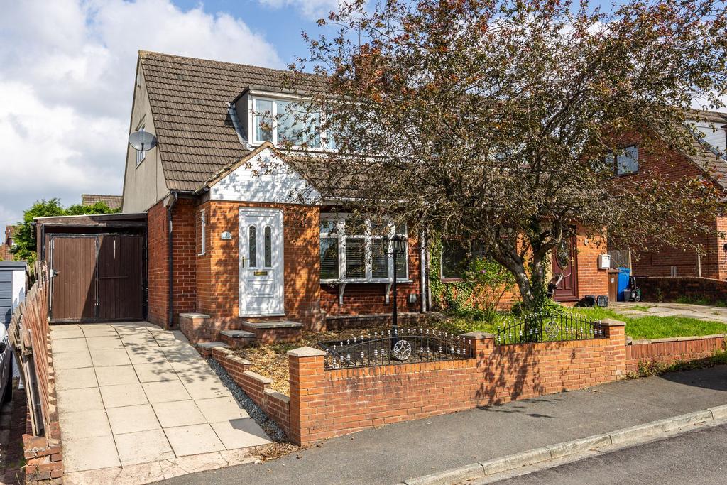 Thurlby Close, Ashton-In-Makerfield, WN4 3 bed semi-detached bungalow - £160,000