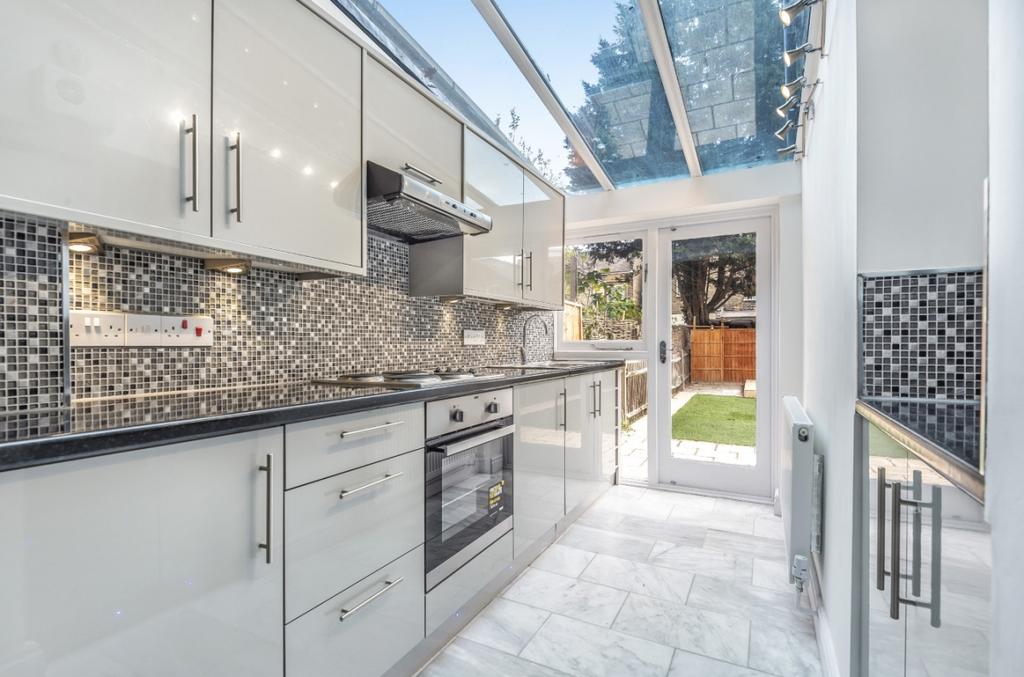 Liverpool Grove London SE17 4 bed house - £3,200 pcm (£738 pw)
