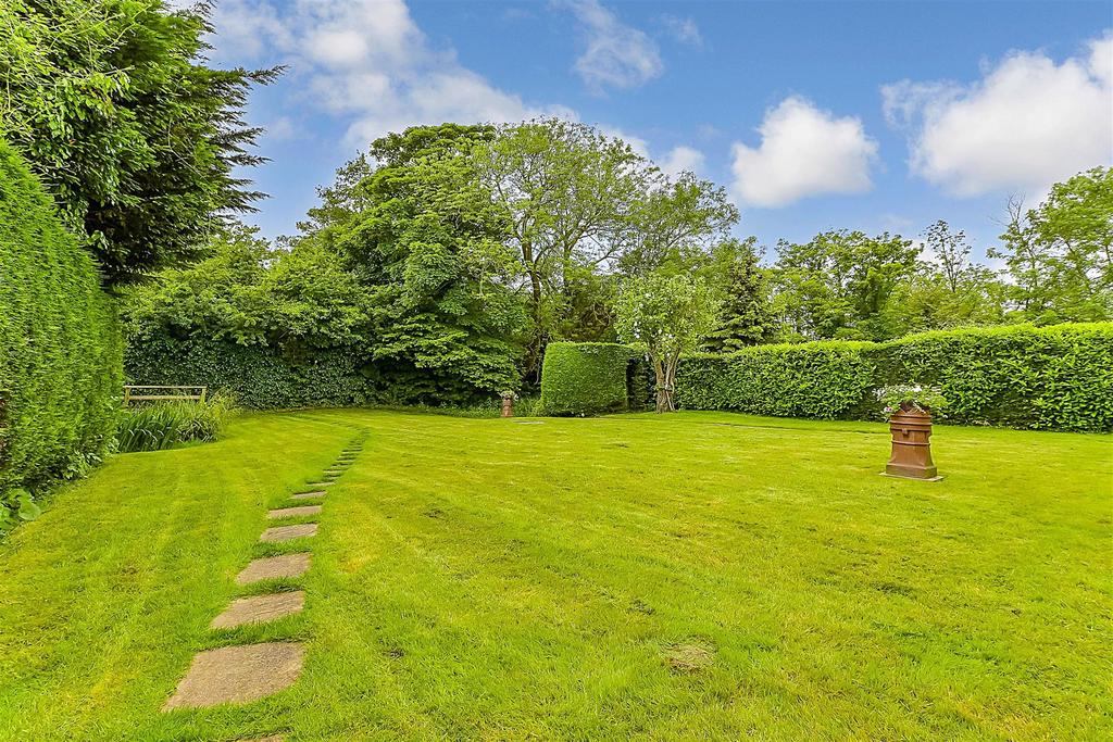 Epping Long Green, Epping Green, Essex 4 bed detached bungalow for sale ...