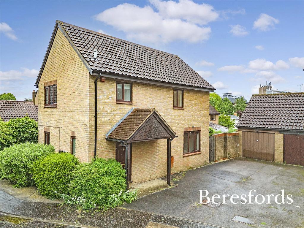 The Dell, Great Baddow, CM2 3 bed detached house - £400,000