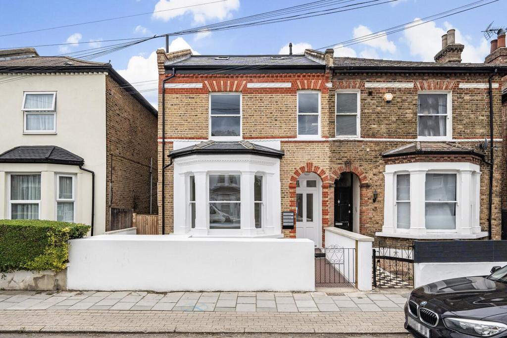 Fernlea Road, Balham 1 bed flat - £625,000