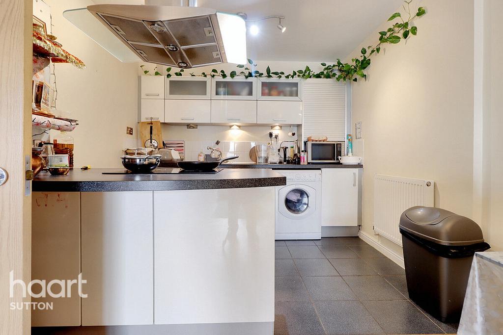 Throwley Way, Sutton 1 bed apartment - £240,000