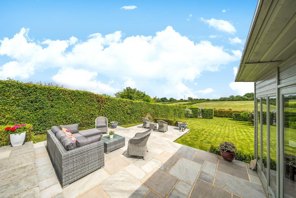 Shere Road, West Horsley, KT24 4 bed house - £1,350,000