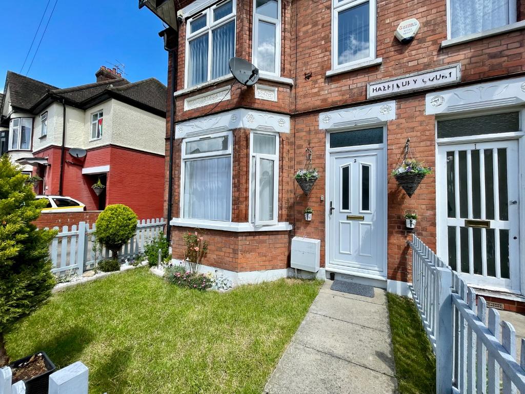 Hazelbury Court, Hazelbury Crescent... 1 bed ground floor flat - £160,000