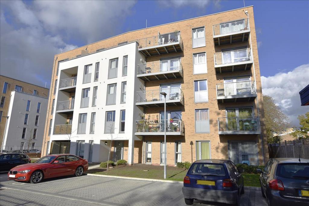 Goulding House, Manor Lane, Feltham... 2 bed flat - £1,850 pcm (£427 pw)