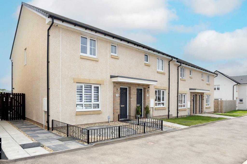 5 Kingslaw Wynd, Kirkcaldy, KY1 2FB 3 bed semi-detached house - £192,500