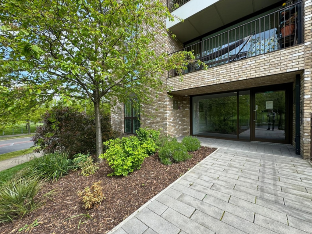London NW10 1 bed apartment - £1,800 pcm (£415 pw)