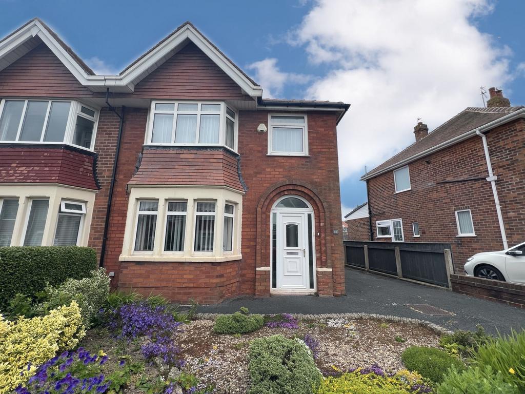 Everest Drive, Bispham FY2 3 bed semi-detached house for sale - £160,000