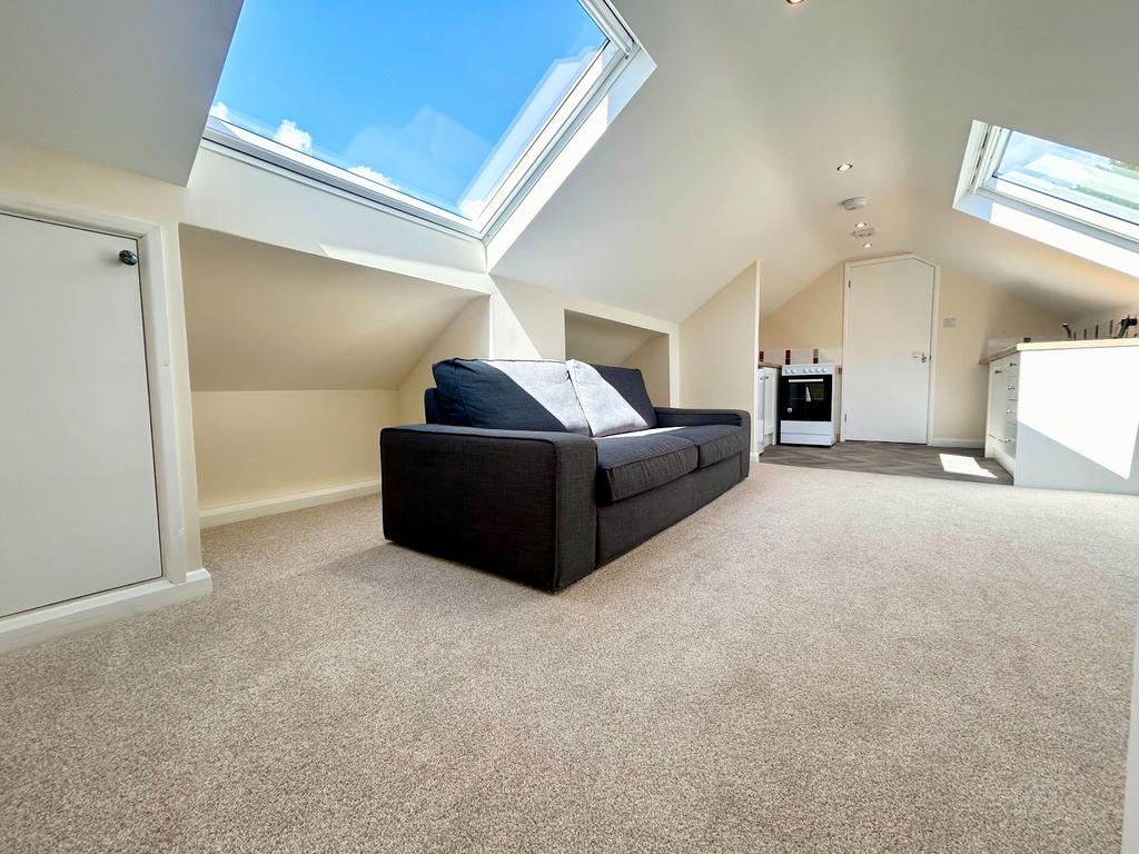 Chapel Farm, Oakhanger, Bordon 2 bed apartment - £1,250 pcm (£288 pw)