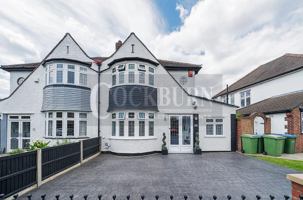 Castleford Avenue, New Eltham, SE9 3 bed semi-detached house - £700,000