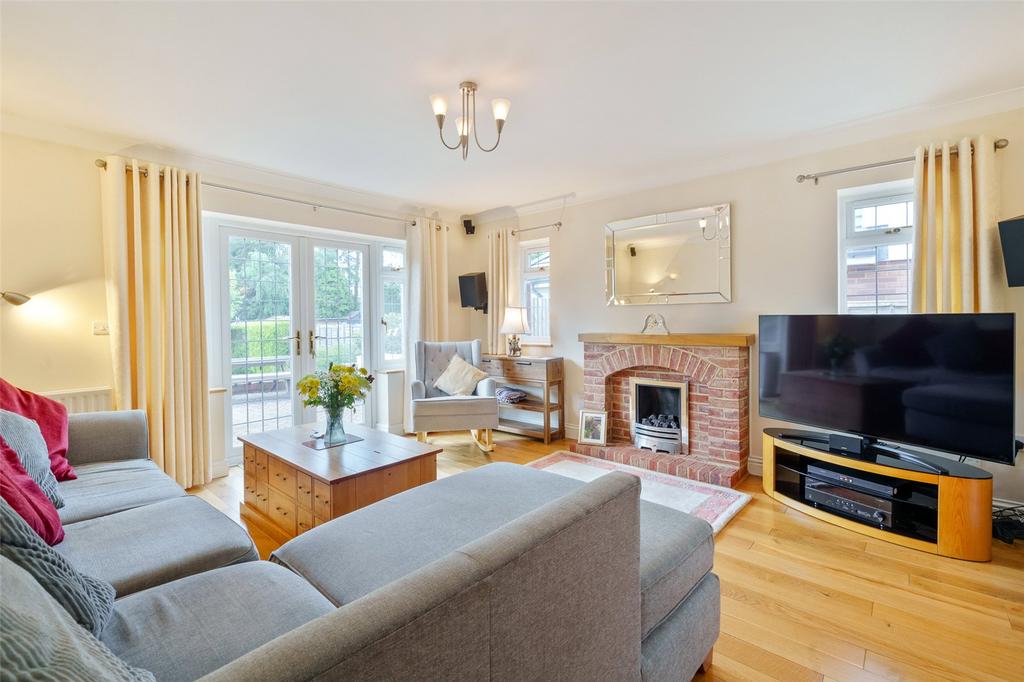 College Road, Sandhurst GU47 4 bed detached house for sale - £700,000