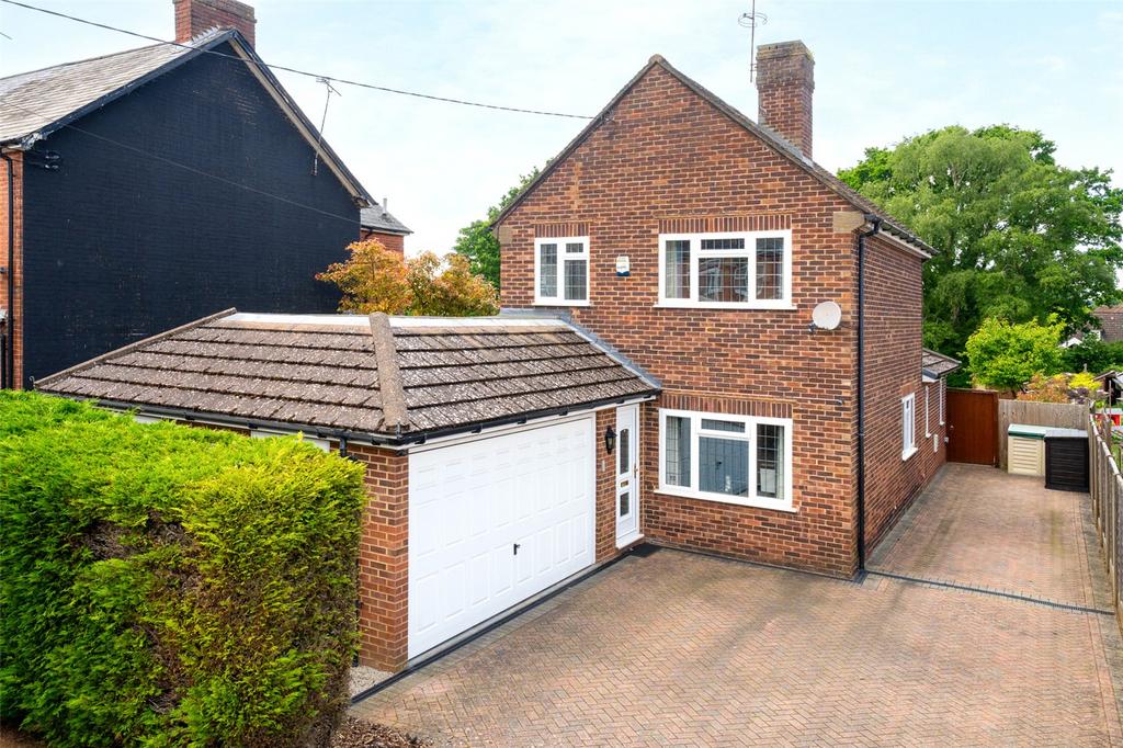 College Road, Sandhurst GU47 4 bed detached house - £700,000