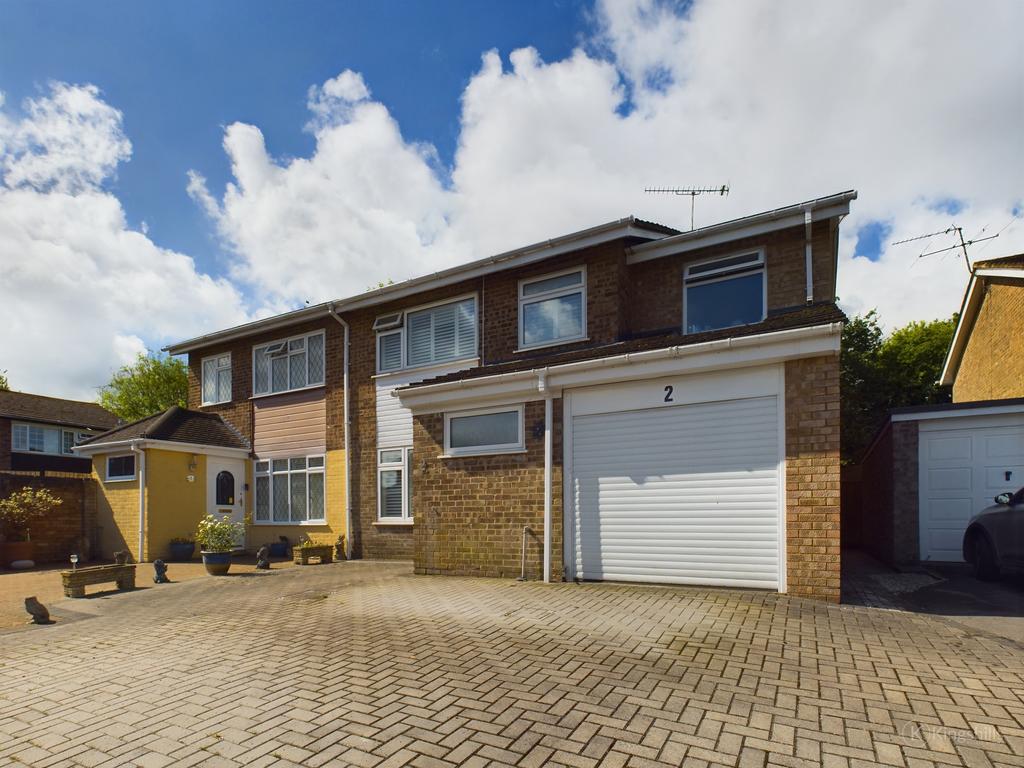 Ilex Close, Hazlemere 4 bed semi-detached house - £650,000