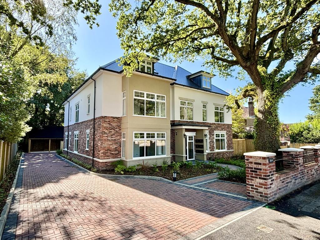 West Way, Broadstone 2 bed apartment - £450,000